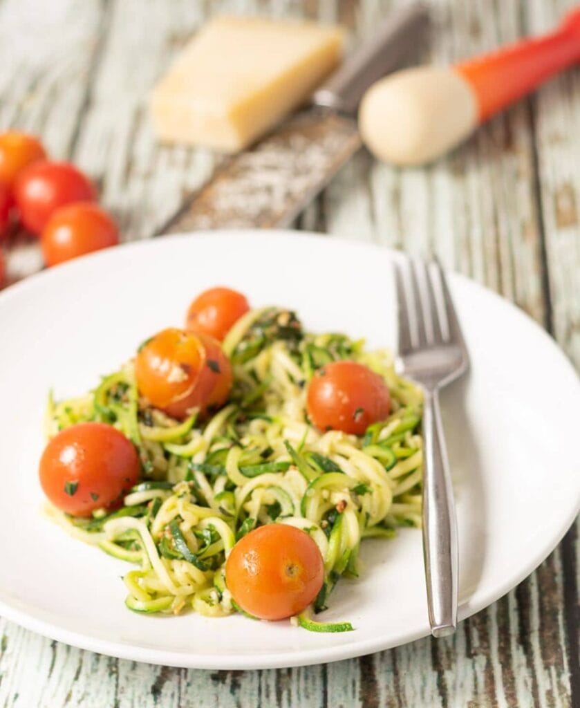 Courgette Spaghetti with Tomatoes and Homemade Pesto - Neils Healthy Meals