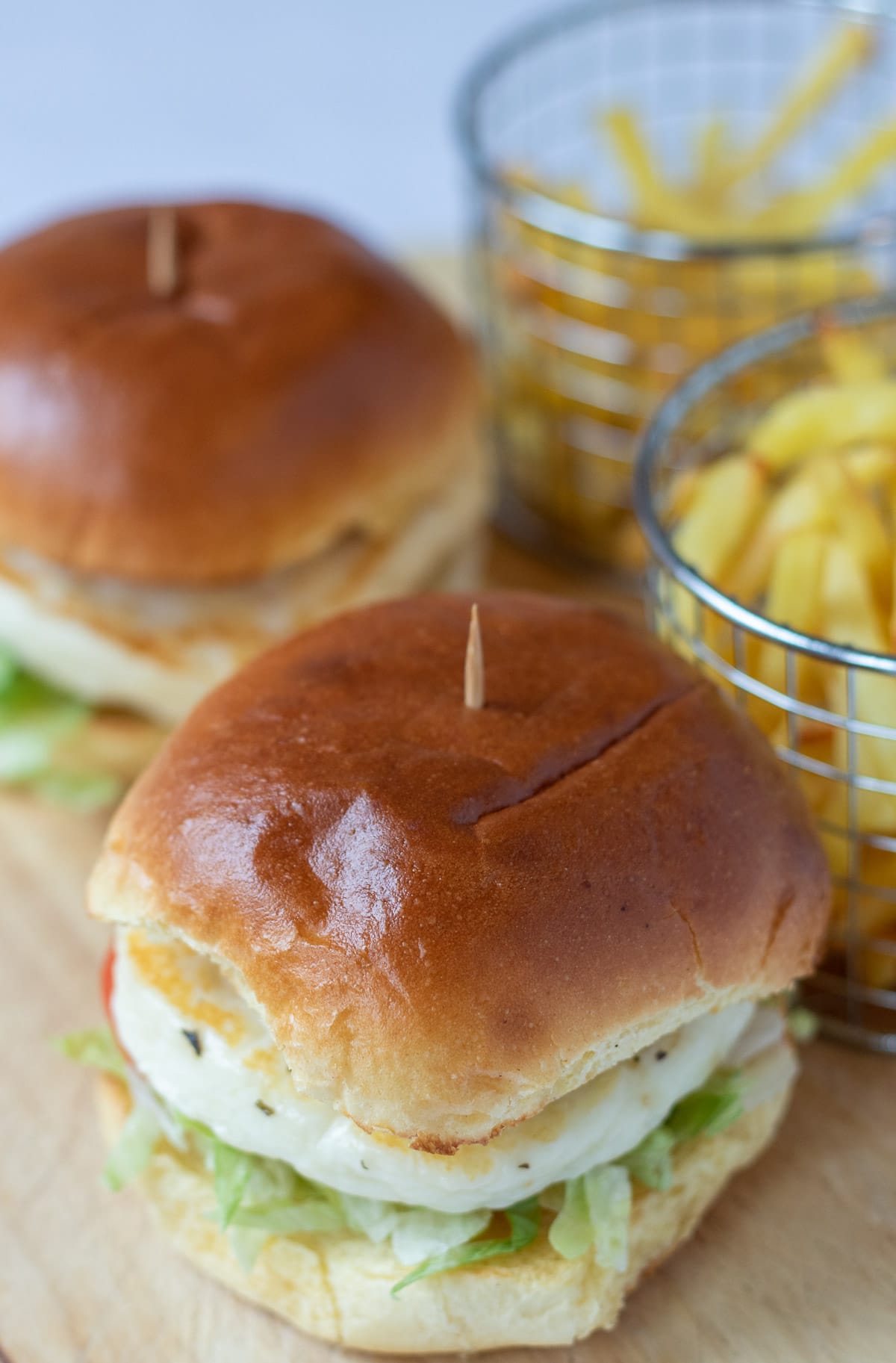 Spicy Red Pesto Halloumi Burgers - Neils Healthy Meals